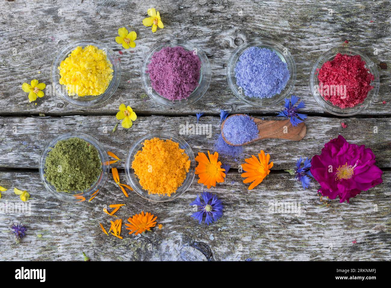 Poppy leaves hi-res stock photography and images - Alamy