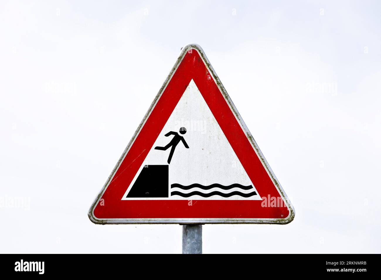 Warning sign 'unsecured bank, danger of falling' in the harbour ...