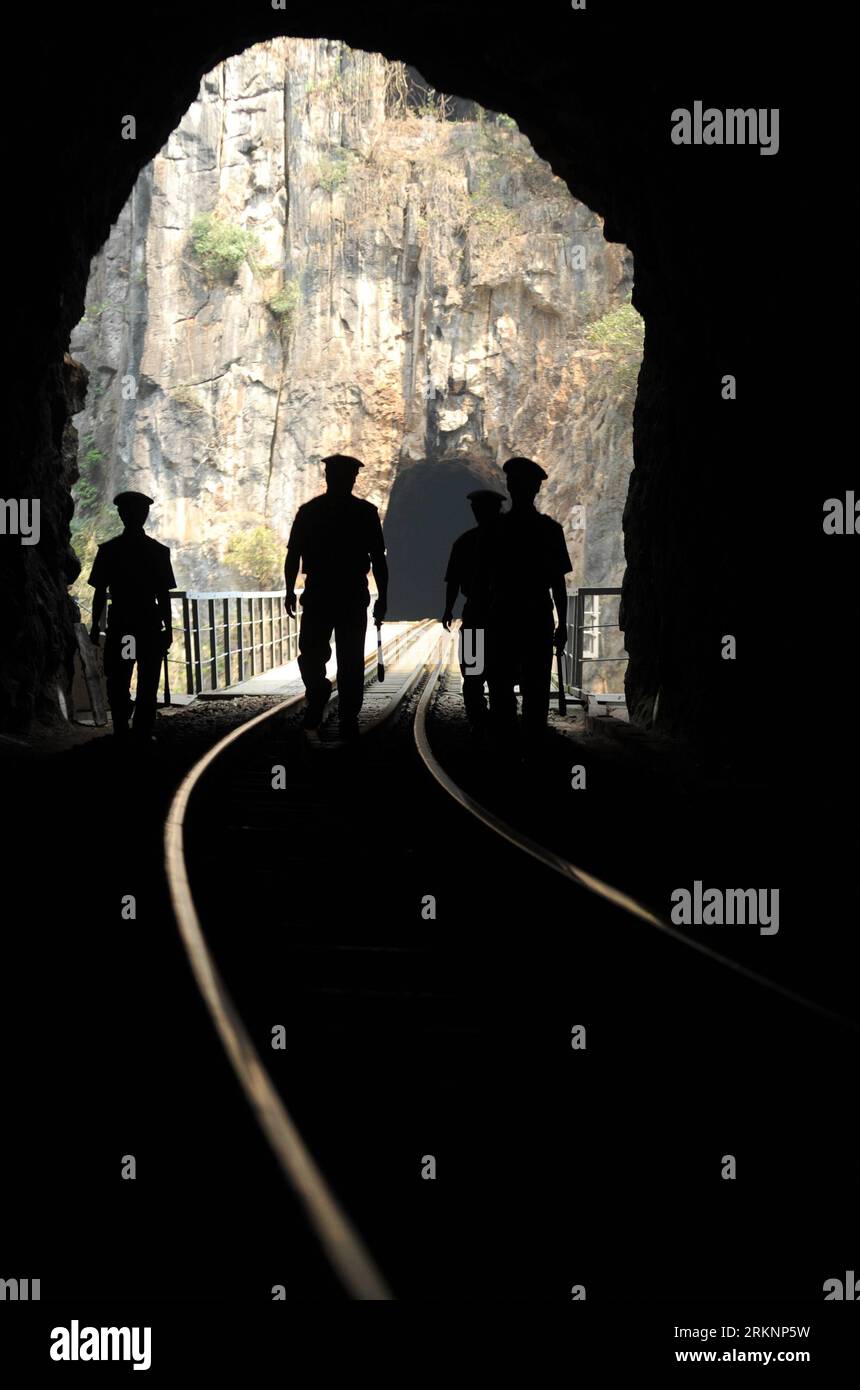 Tunnel guards hi-res stock photography and images - Alamy