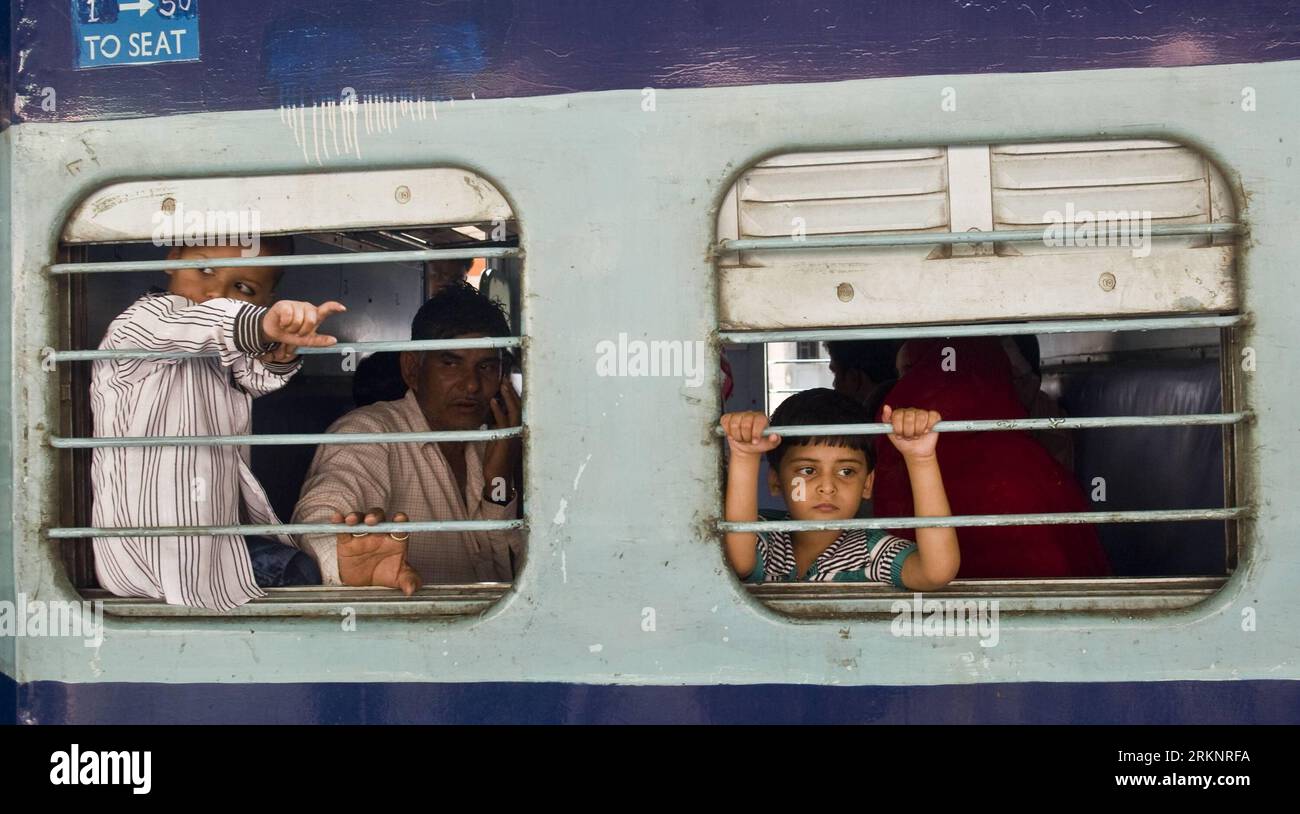 India train people on top hi-res stock photography and images - Alamy