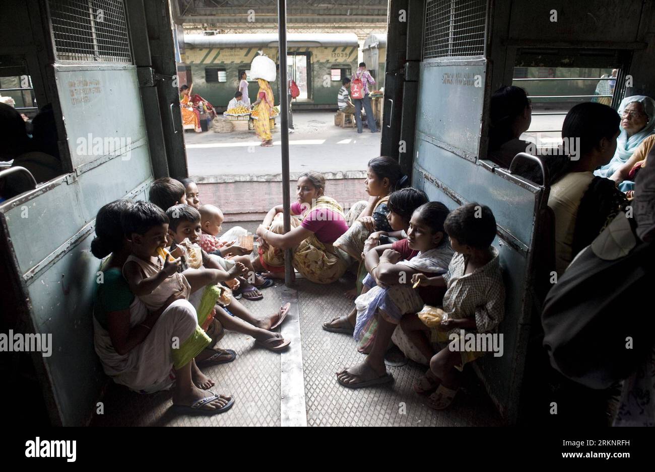 India train people on top hi-res stock photography and images - Alamy