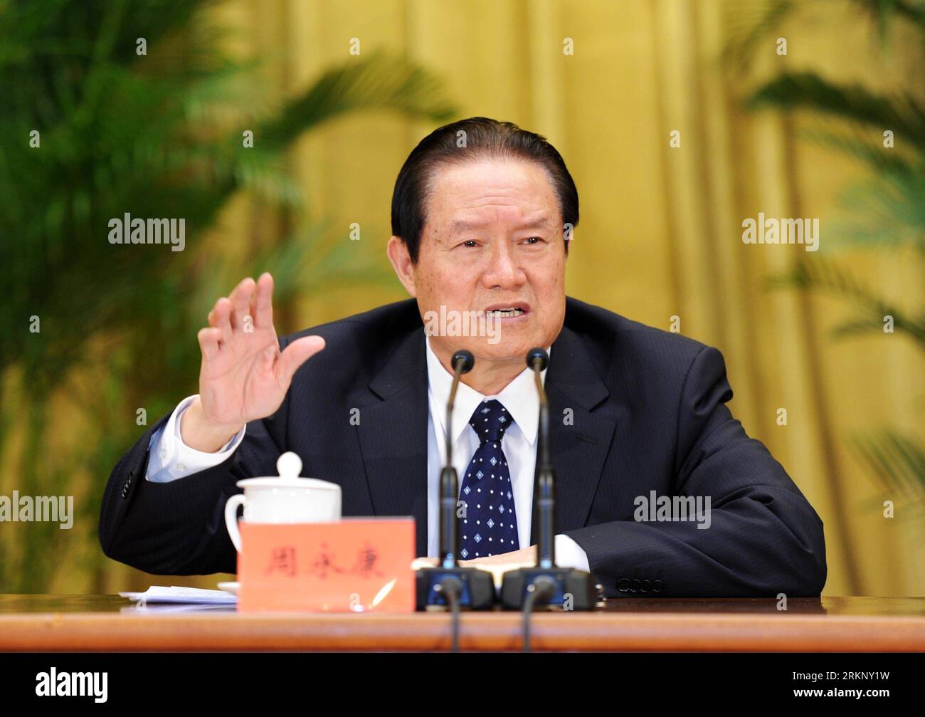 Officialsfrom hi-res stock photography and images - Alamy