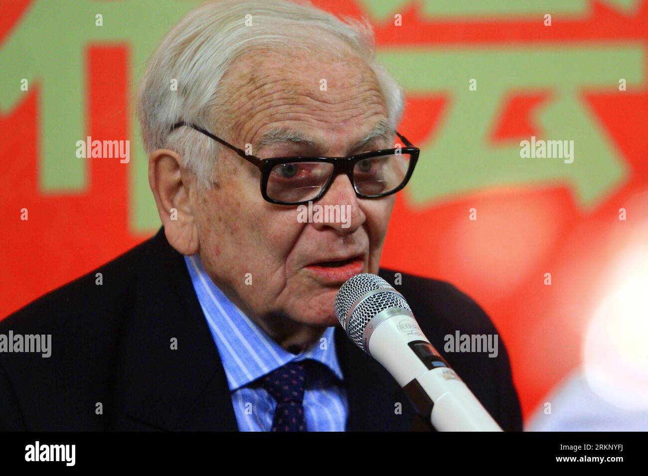 Pierre cardin china hi-res stock photography and images - Alamy