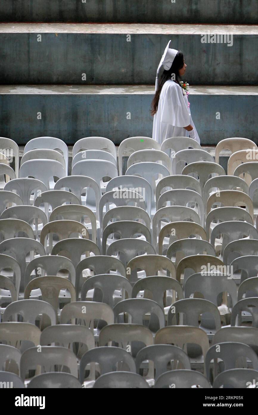 Graduation march high school hi-res stock photography and images - Alamy