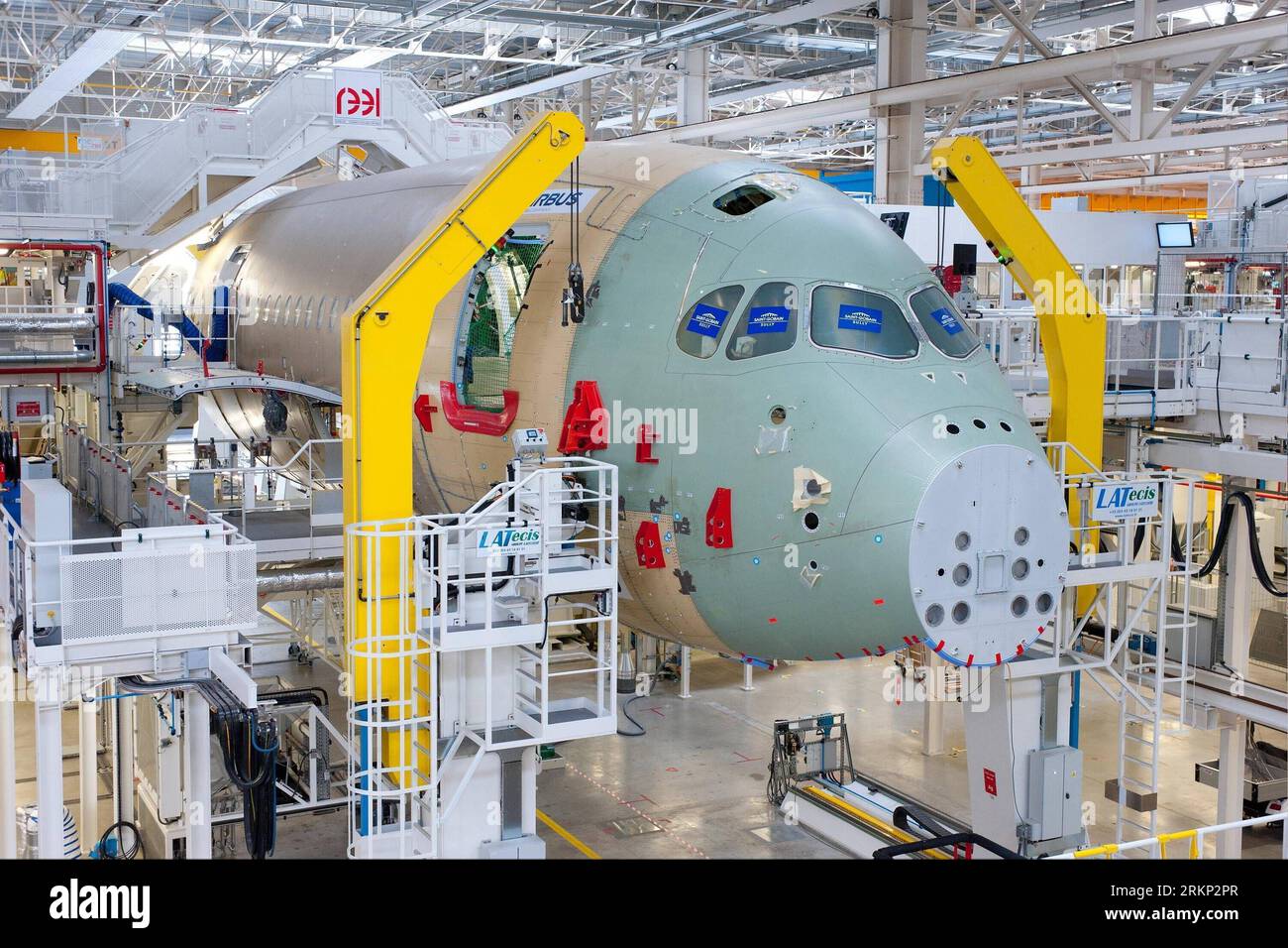 120406 -- TOULOUSE, April 6, 2012 Xinhua -- Photo released by Airbus on ...