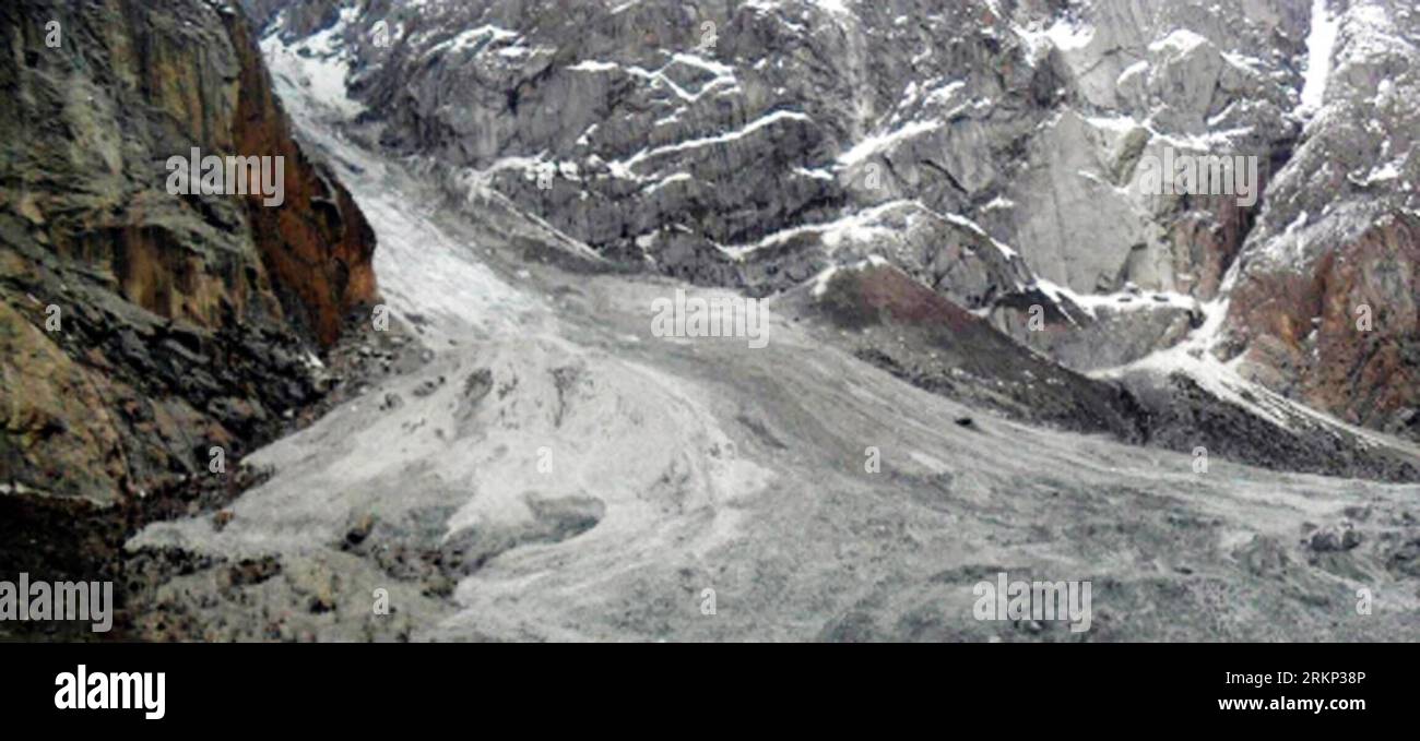 Siachen glacier army hi-res stock photography and images - Alamy