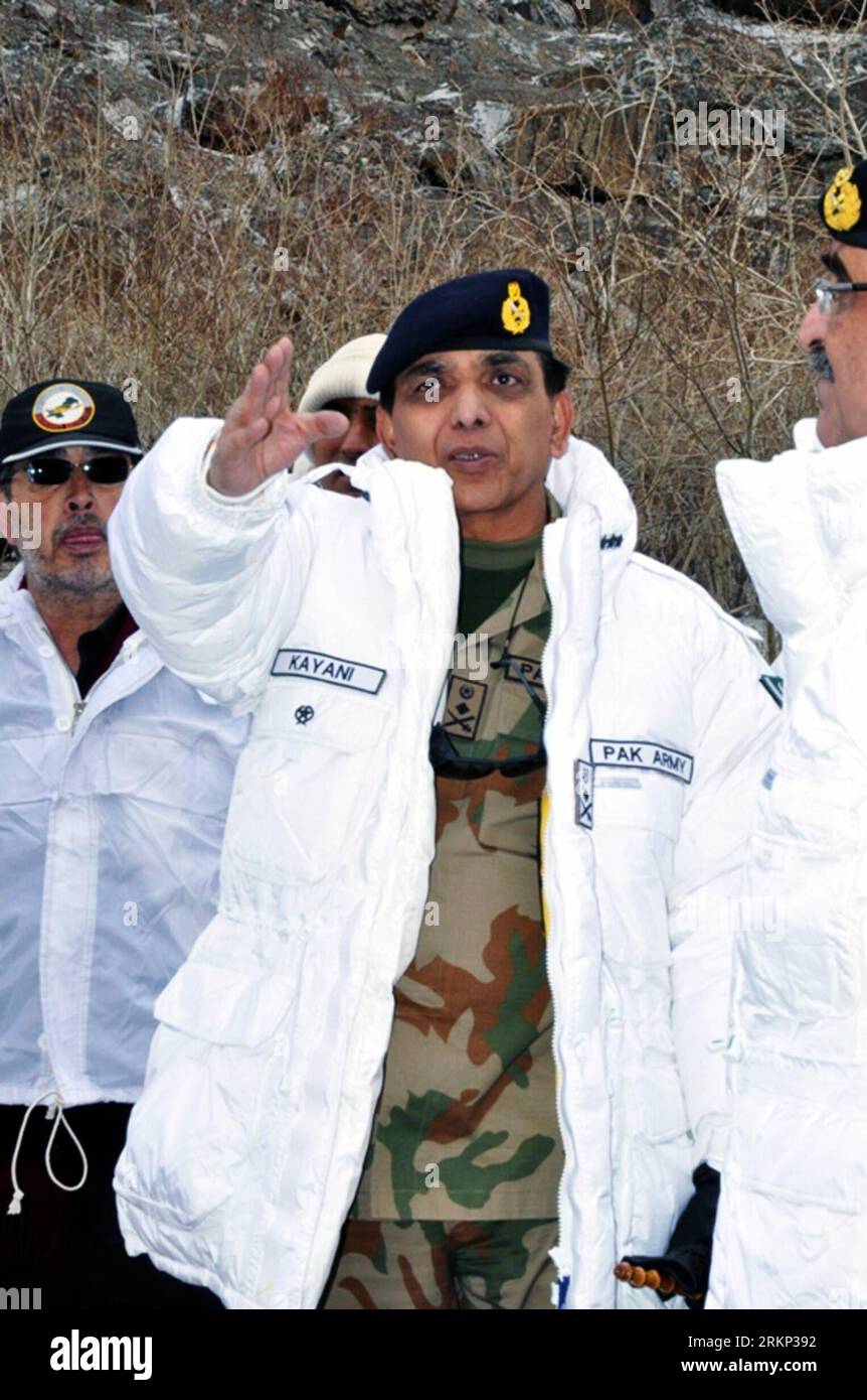 Siachen glacier army hi-res stock photography and images - Alamy