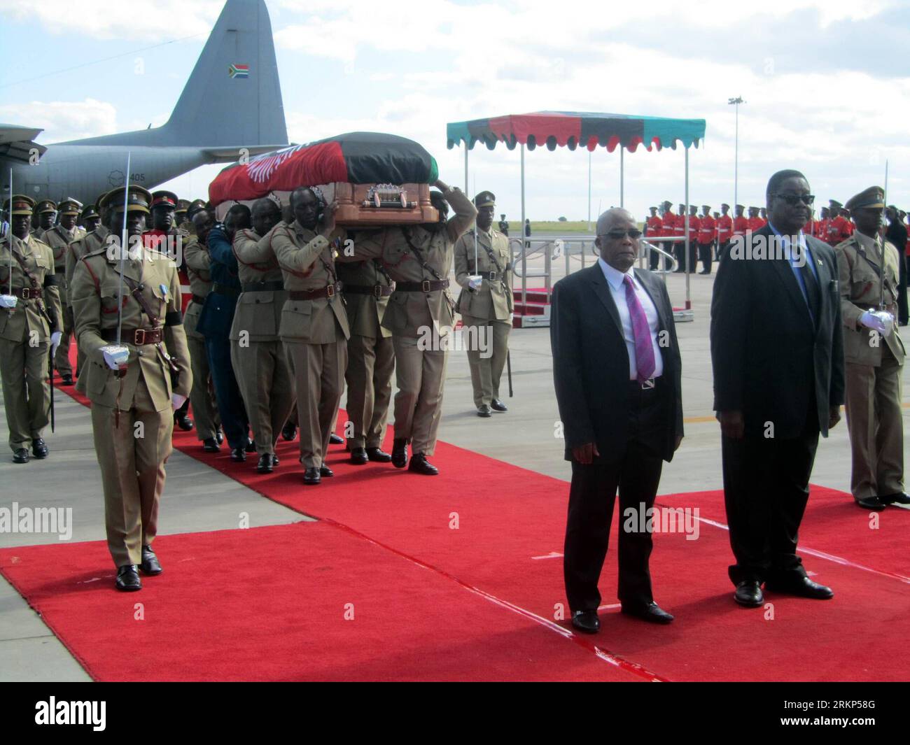 Corpse in casket hi-res stock photography and images - Alamy
