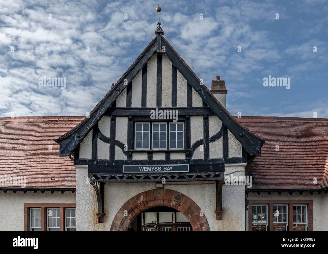 Half timber frontage hi-res stock photography and images - Alamy