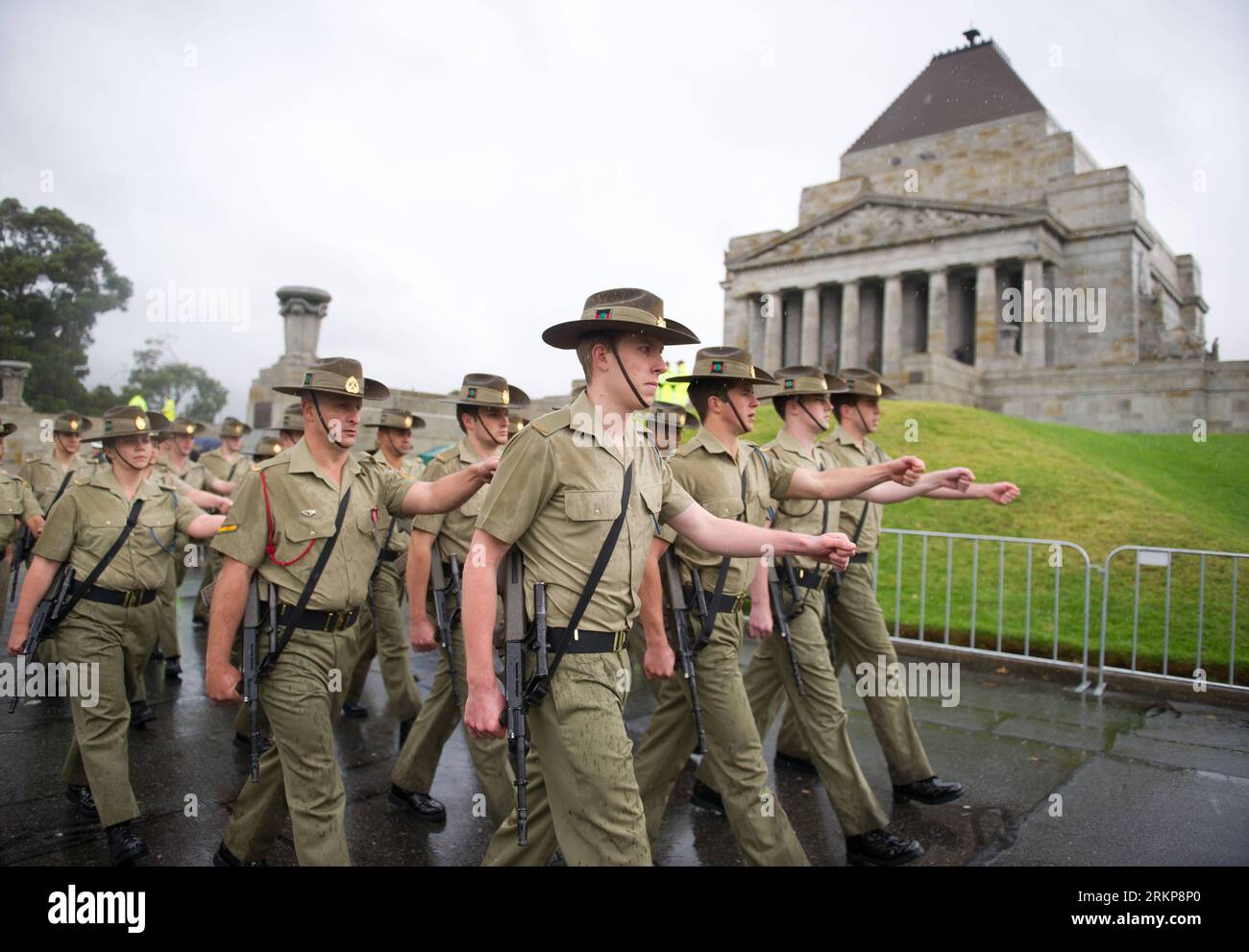 Anzac soldiers melbourne australia hi-res stock photography and images ...