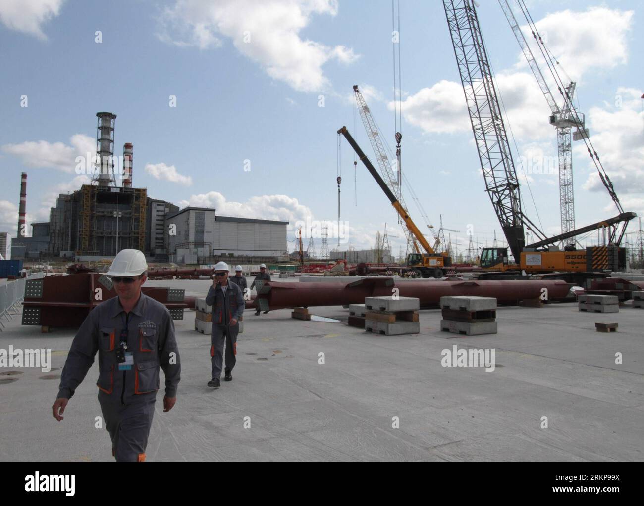 Reactor shell hi-res stock photography and images - Alamy