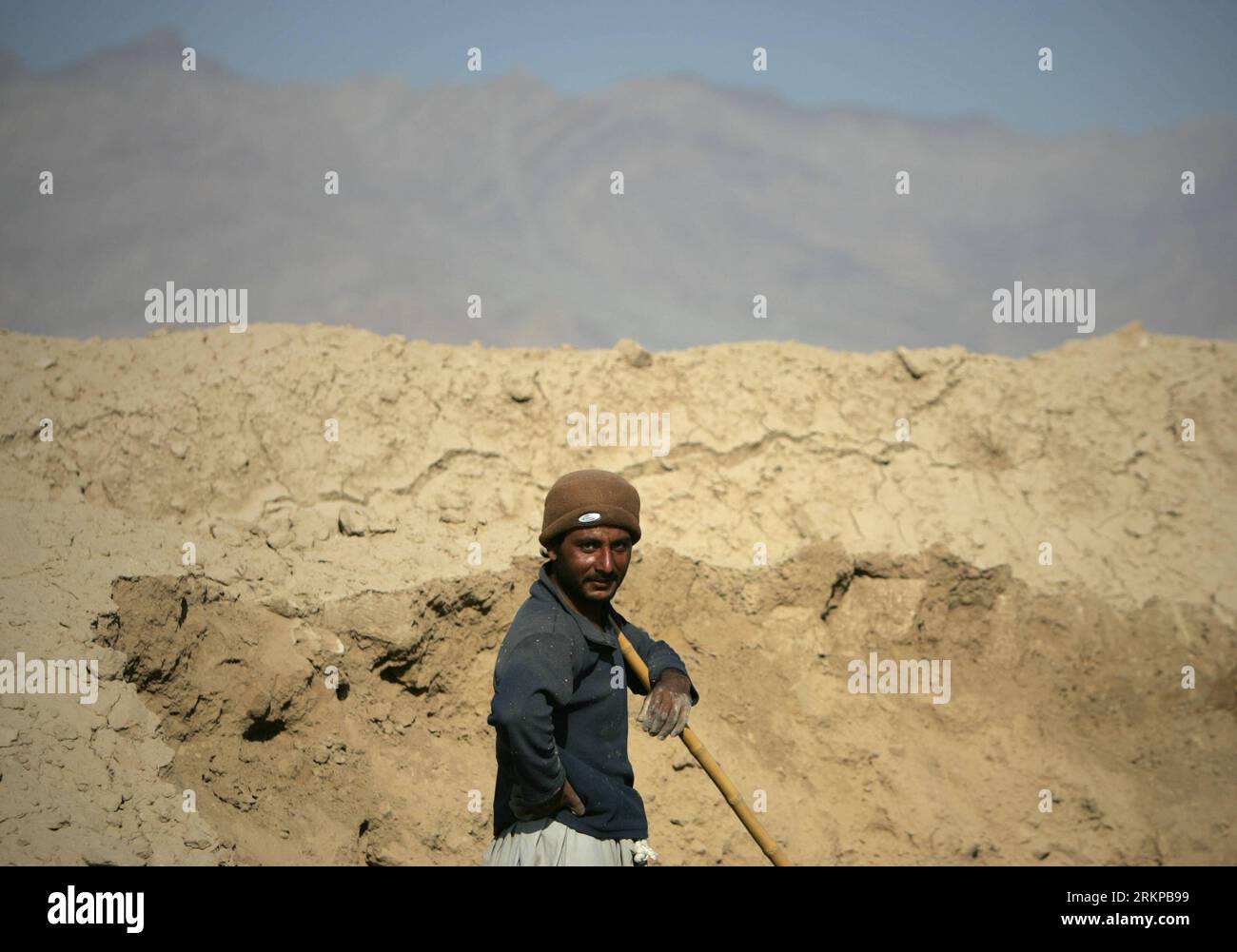 Factory worker afghan hi-res stock photography and images - Alamy