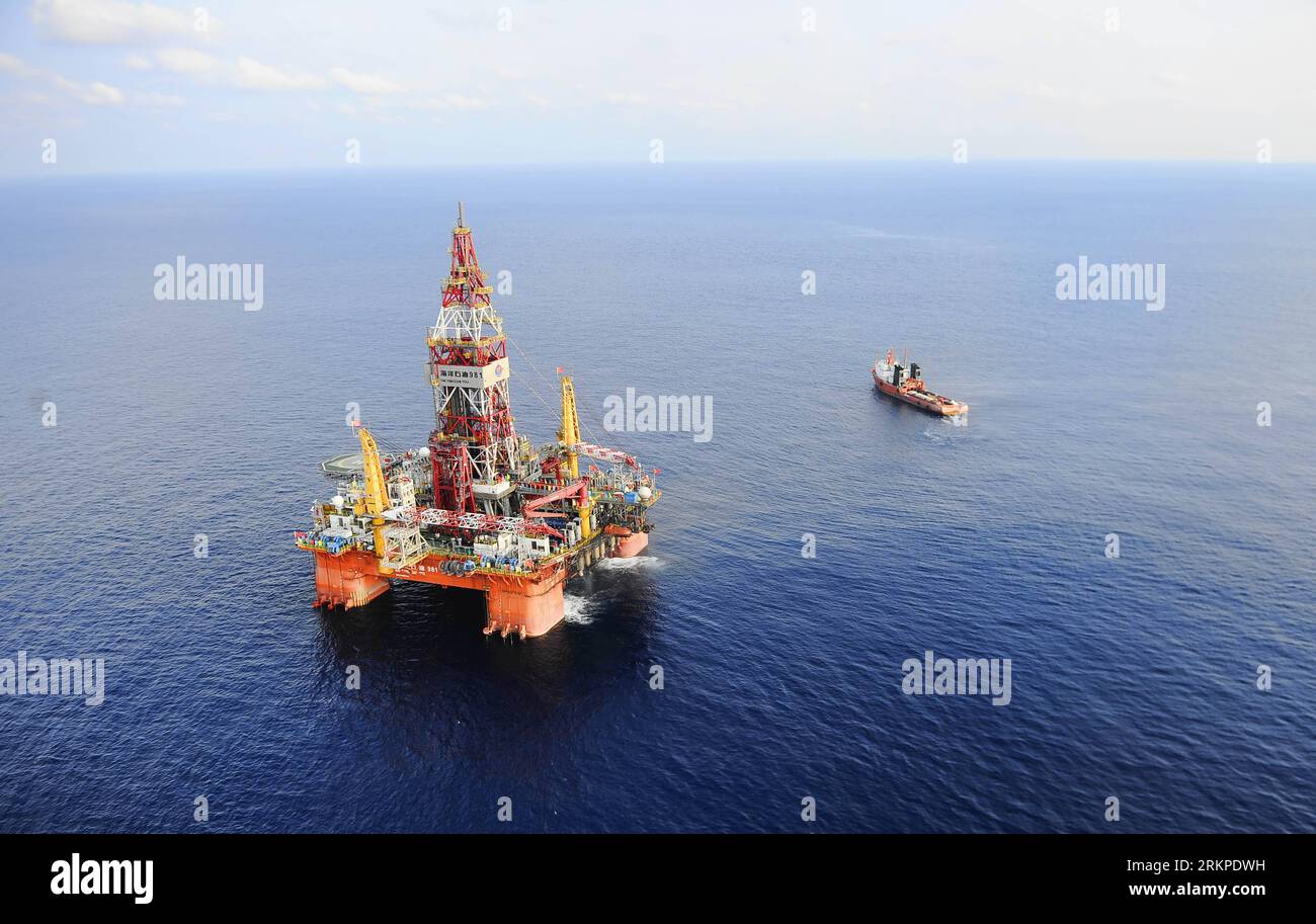 Depth min hi-res stock photography and images - Alamy