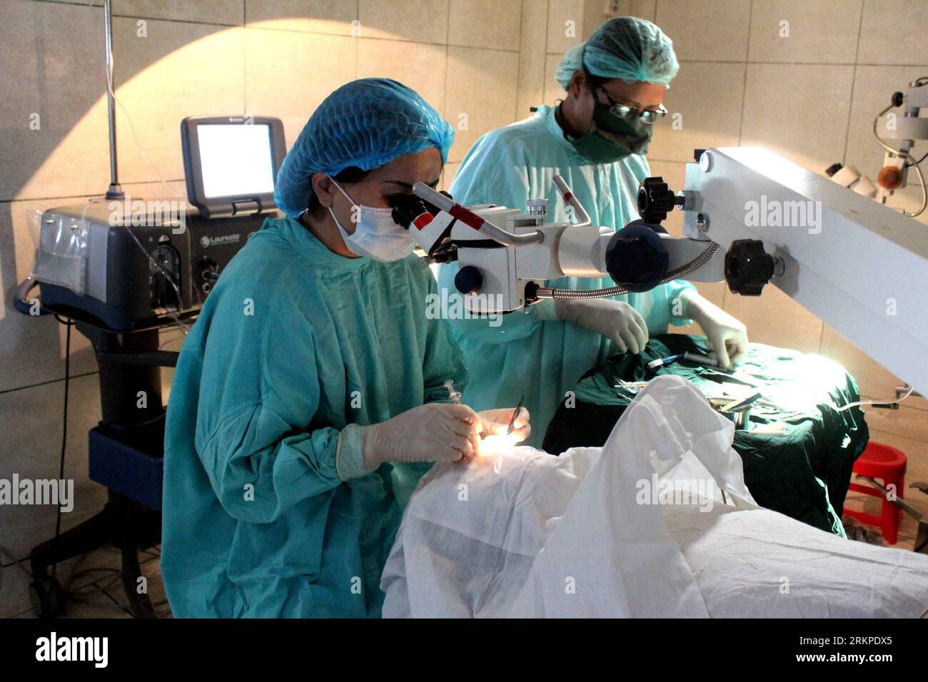 Surgical activities hi-res stock photography and images - Alamy