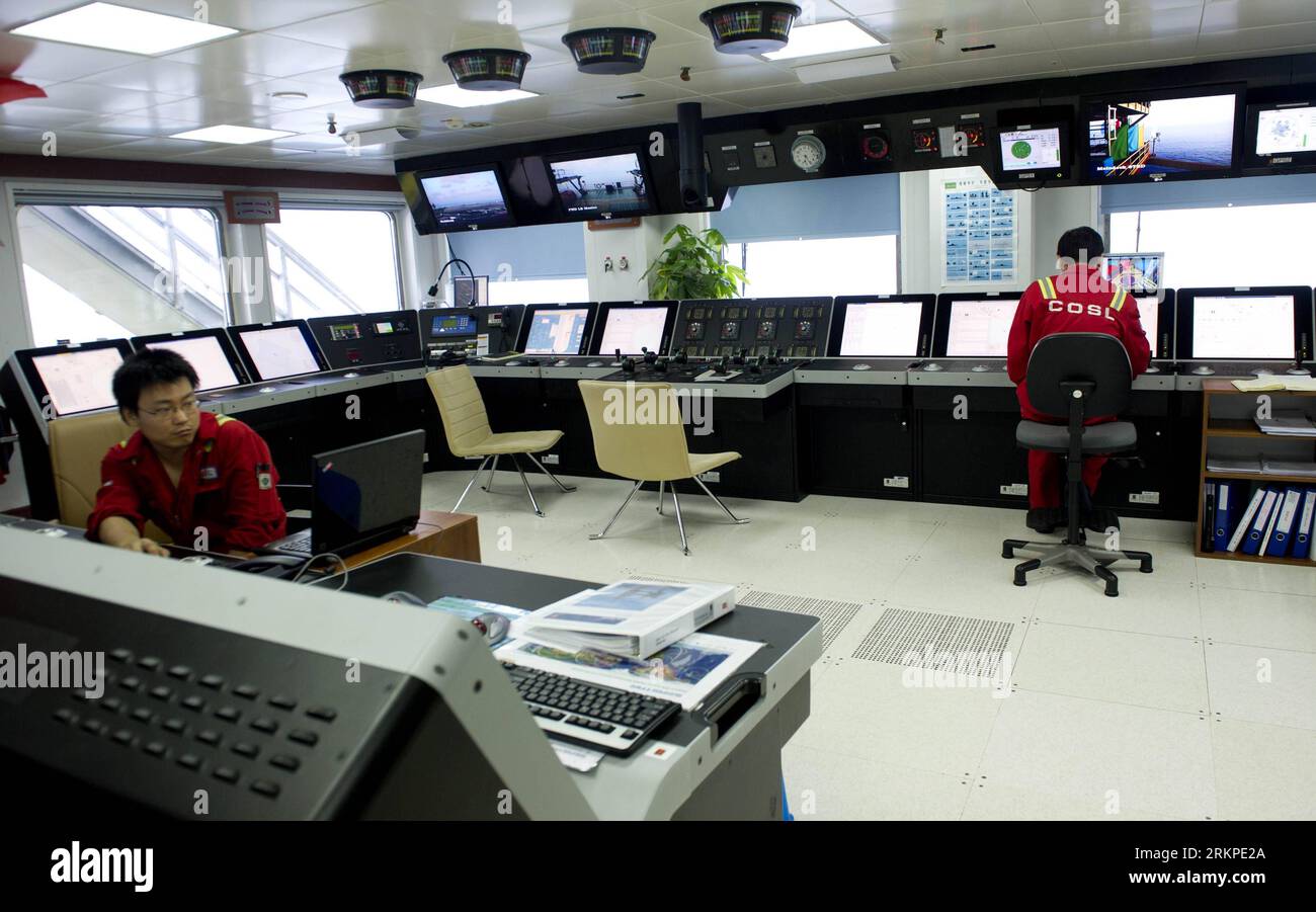 Control room oil rig hi-res stock photography and images - Alamy
