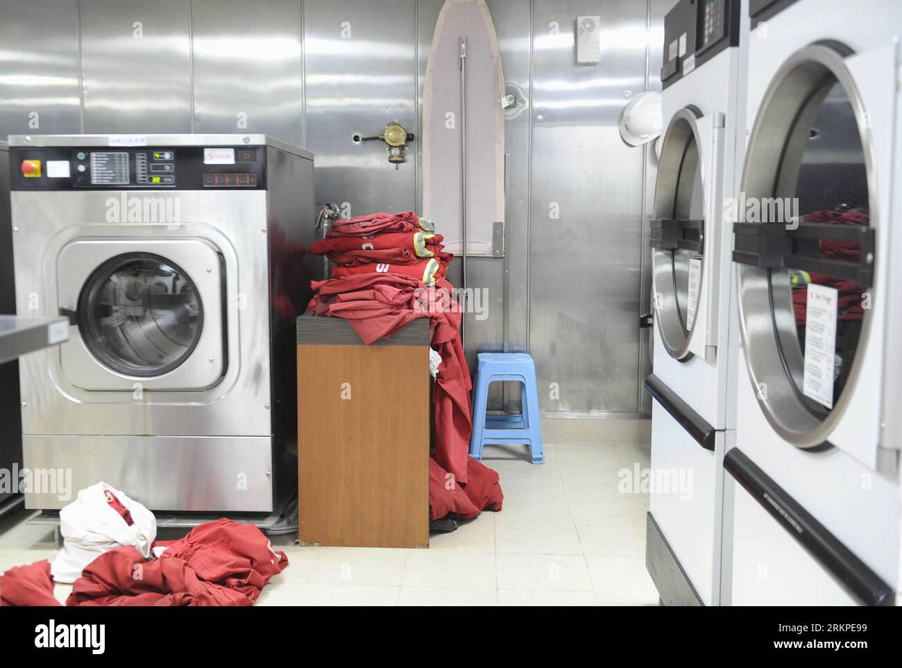 Laundry operations hi-res stock photography and images - Alamy