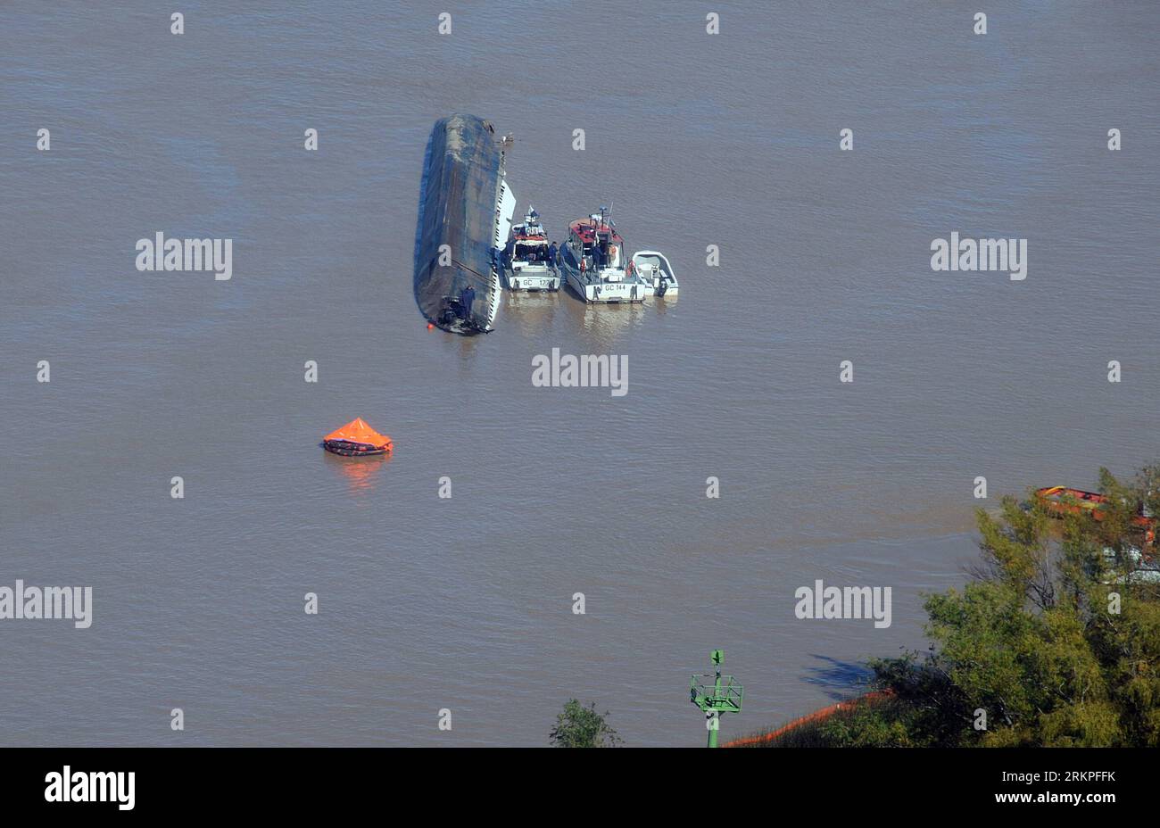 Port of zarate hi-res stock photography and images - Alamy