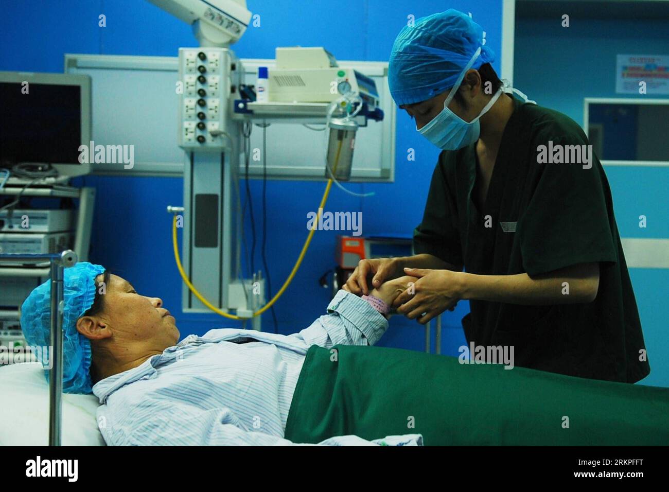 Male identifies as male hi-res stock photography and images - Alamy