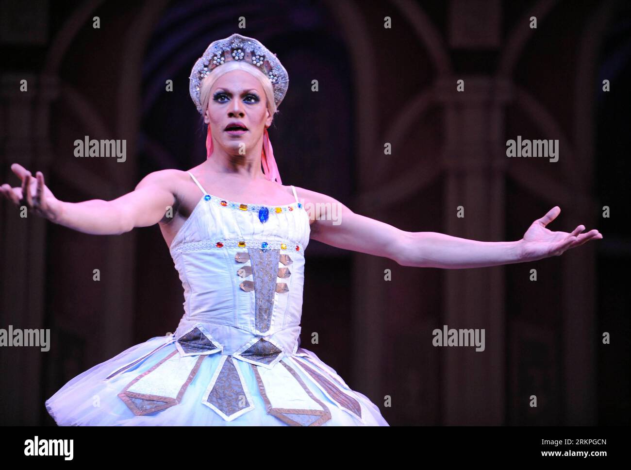 The first male ballet dancers hi-res stock photography and images - Alamy