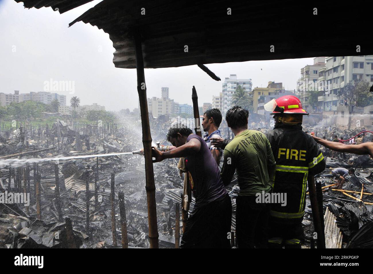 Feuer in slums hi-res stock photography and images - Alamy