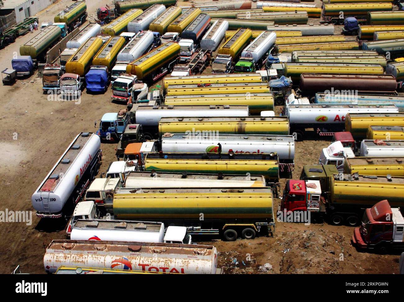 Oil tankers pakistan hi-res stock photography and images - Alamy