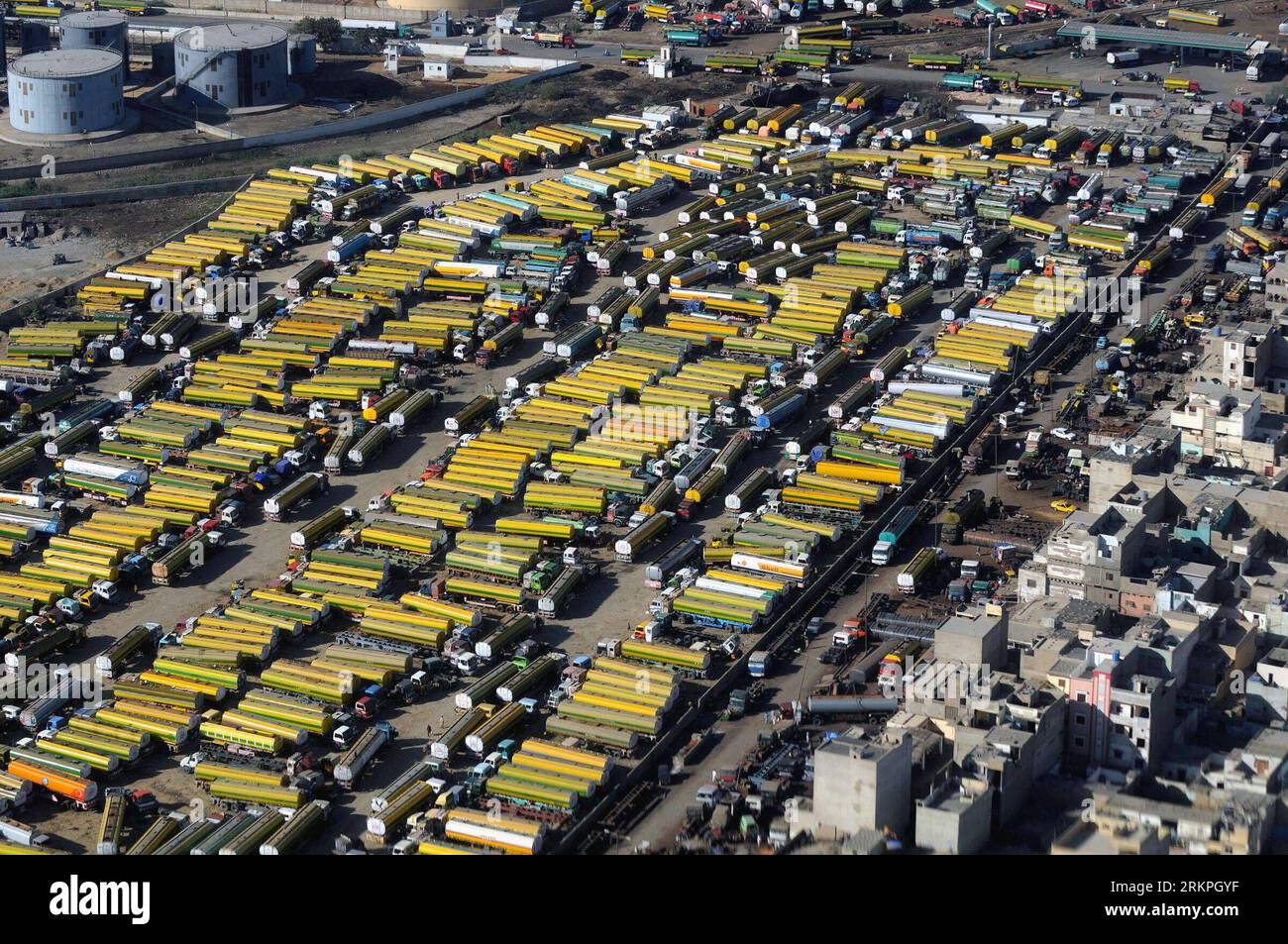 Oil tankers pakistan hi-res stock photography and images - Alamy