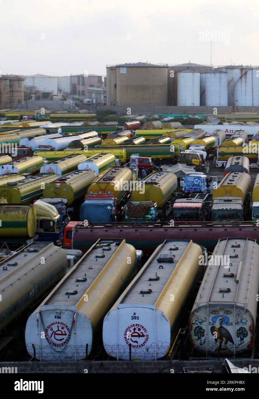 Oil tankers pakistan hi-res stock photography and images - Alamy