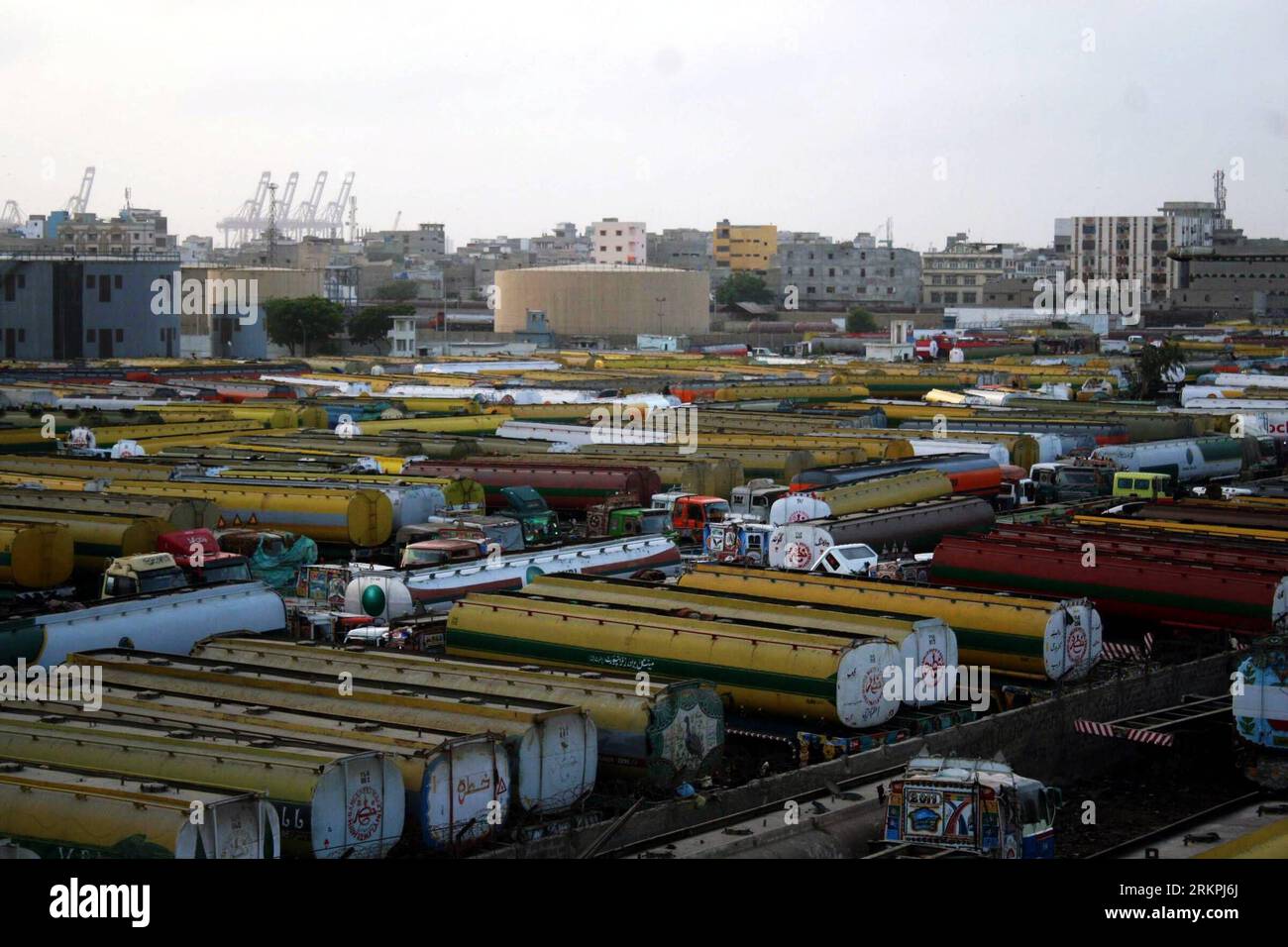 Oil tankers pakistan hi-res stock photography and images - Alamy