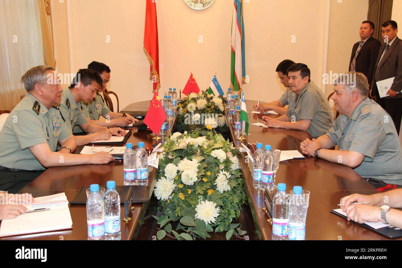 Uzbek army hi-res stock photography and images - Alamy