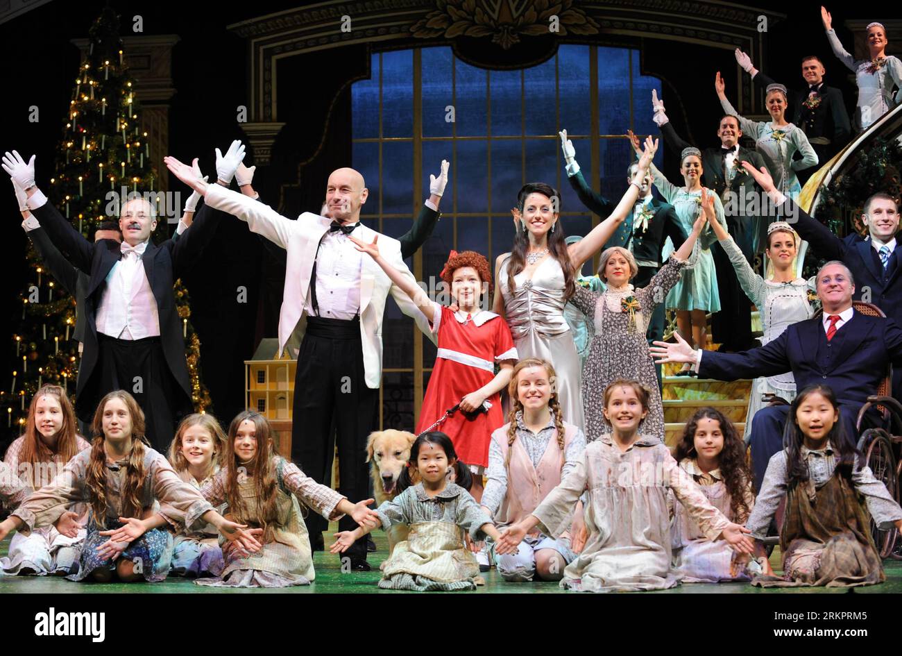 Little orphan annie broadway hi-res stock photography and images - Alamy