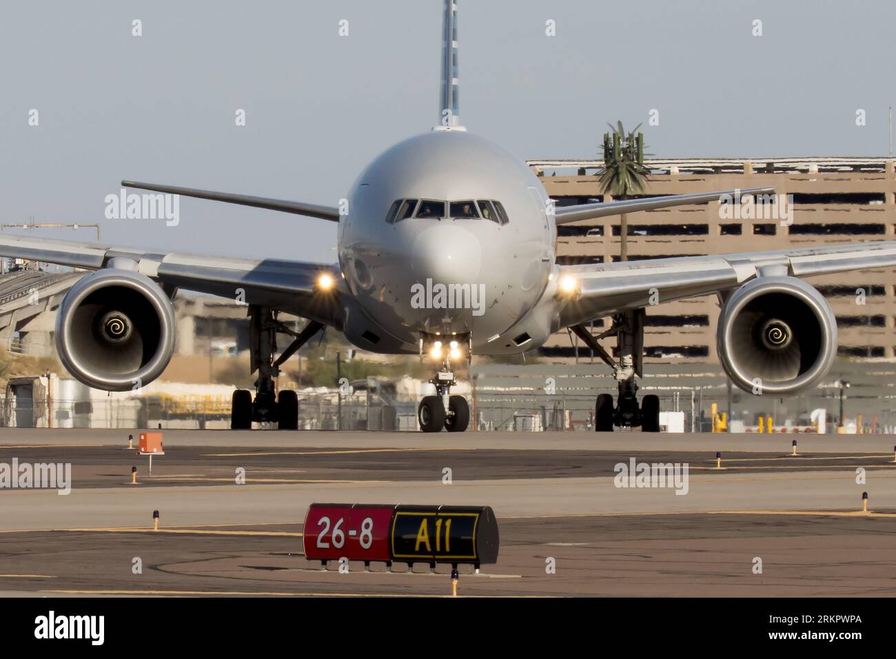 Boeing 777 slats hi-res stock photography and images - Alamy