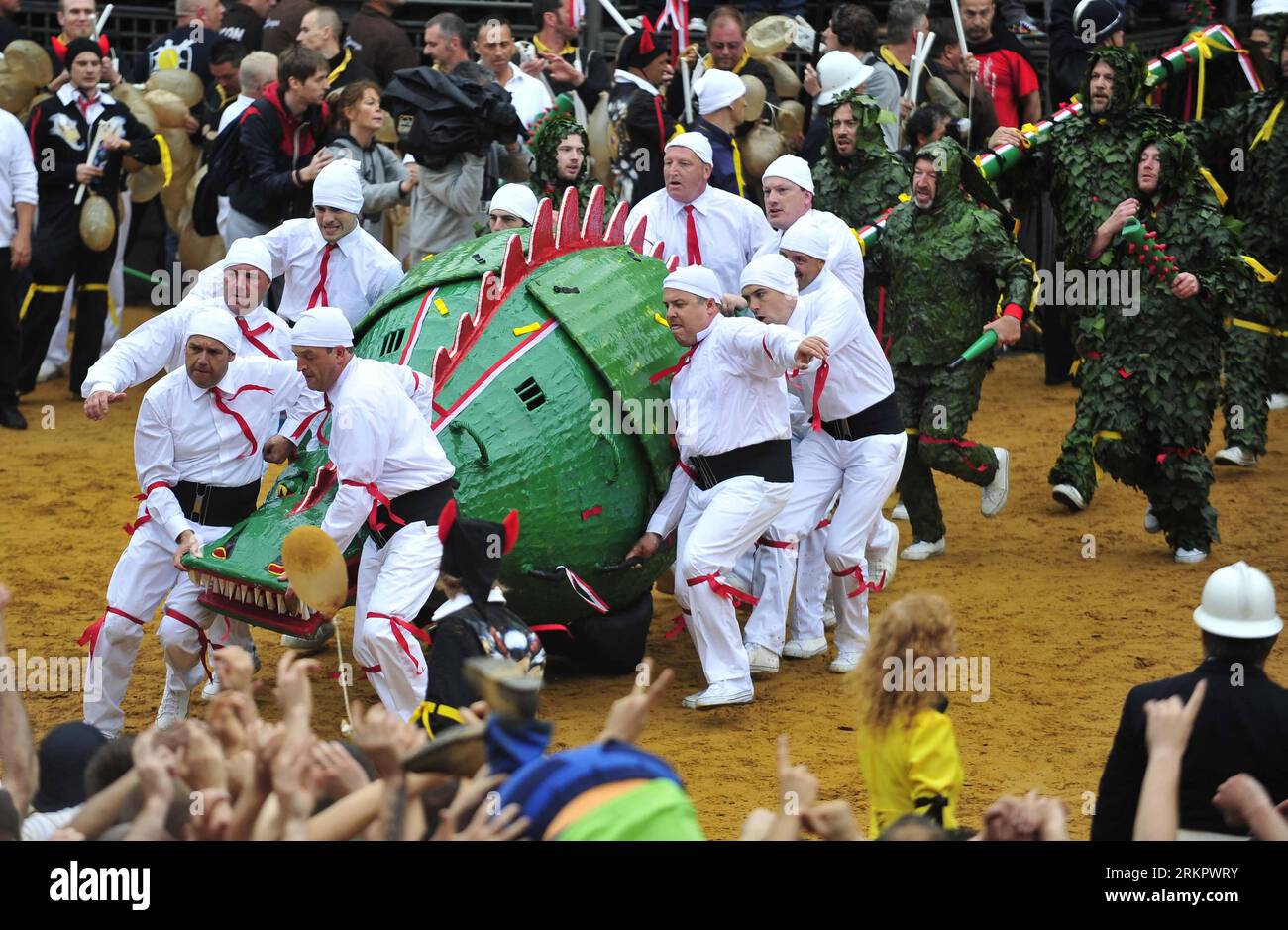 Combat de saint george hi-res stock photography and images - Alamy