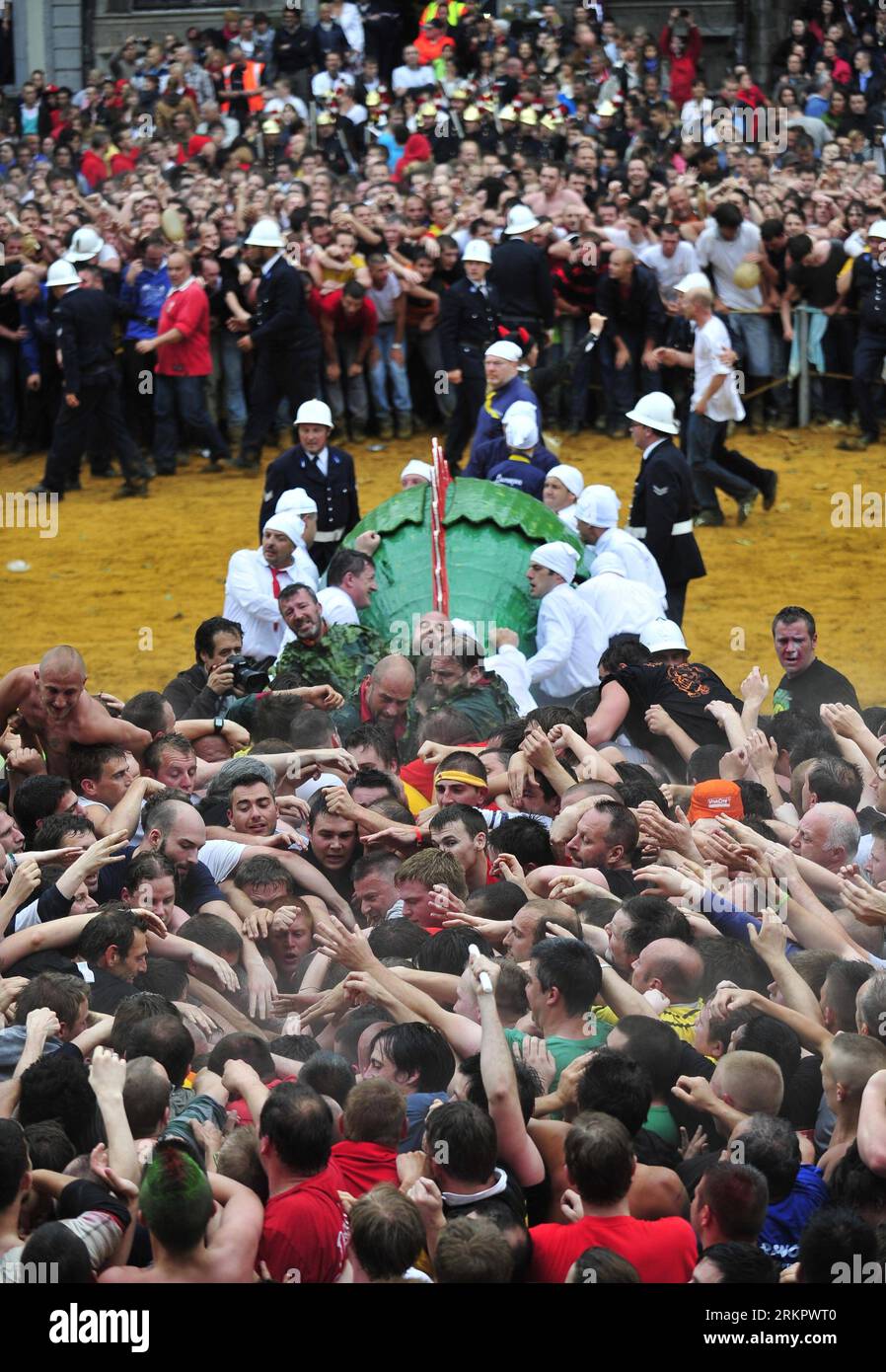 Combat de saint george hi-res stock photography and images - Alamy