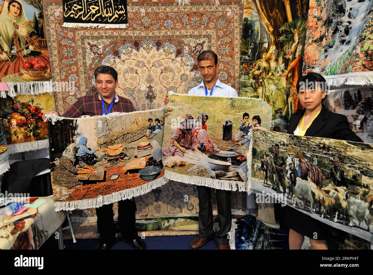 Two iranian traders hi-res stock photography and images - Alamy
