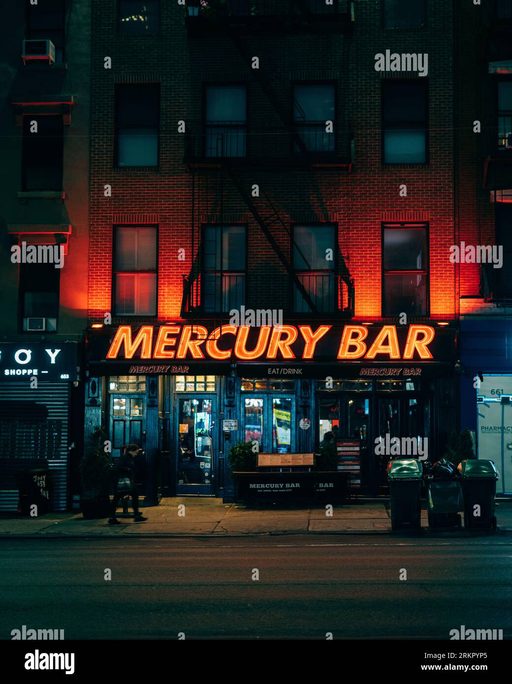 New york bar neon lights hi-res stock photography and images - Alamy