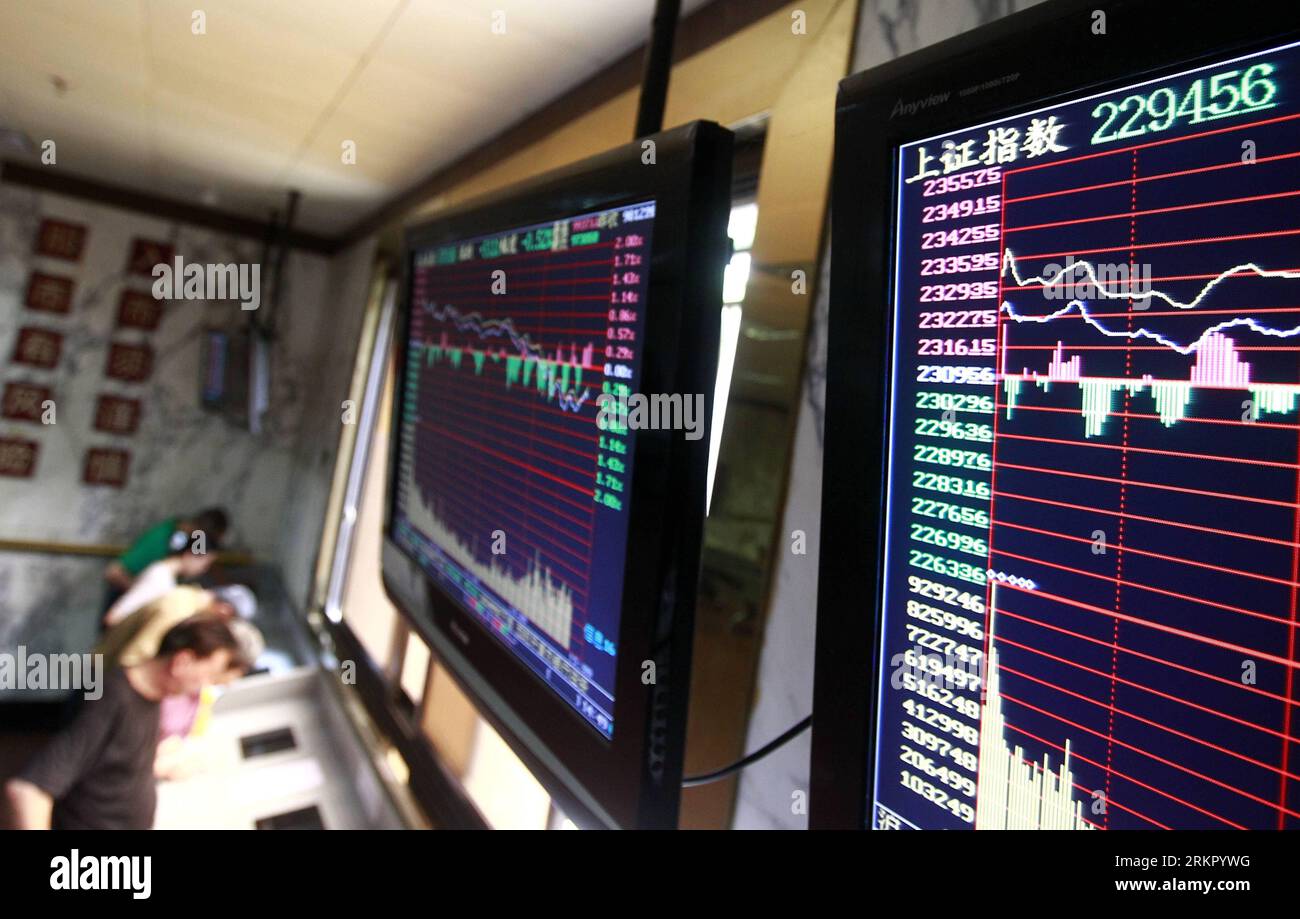 Component screens hi-res stock photography and images - Alamy