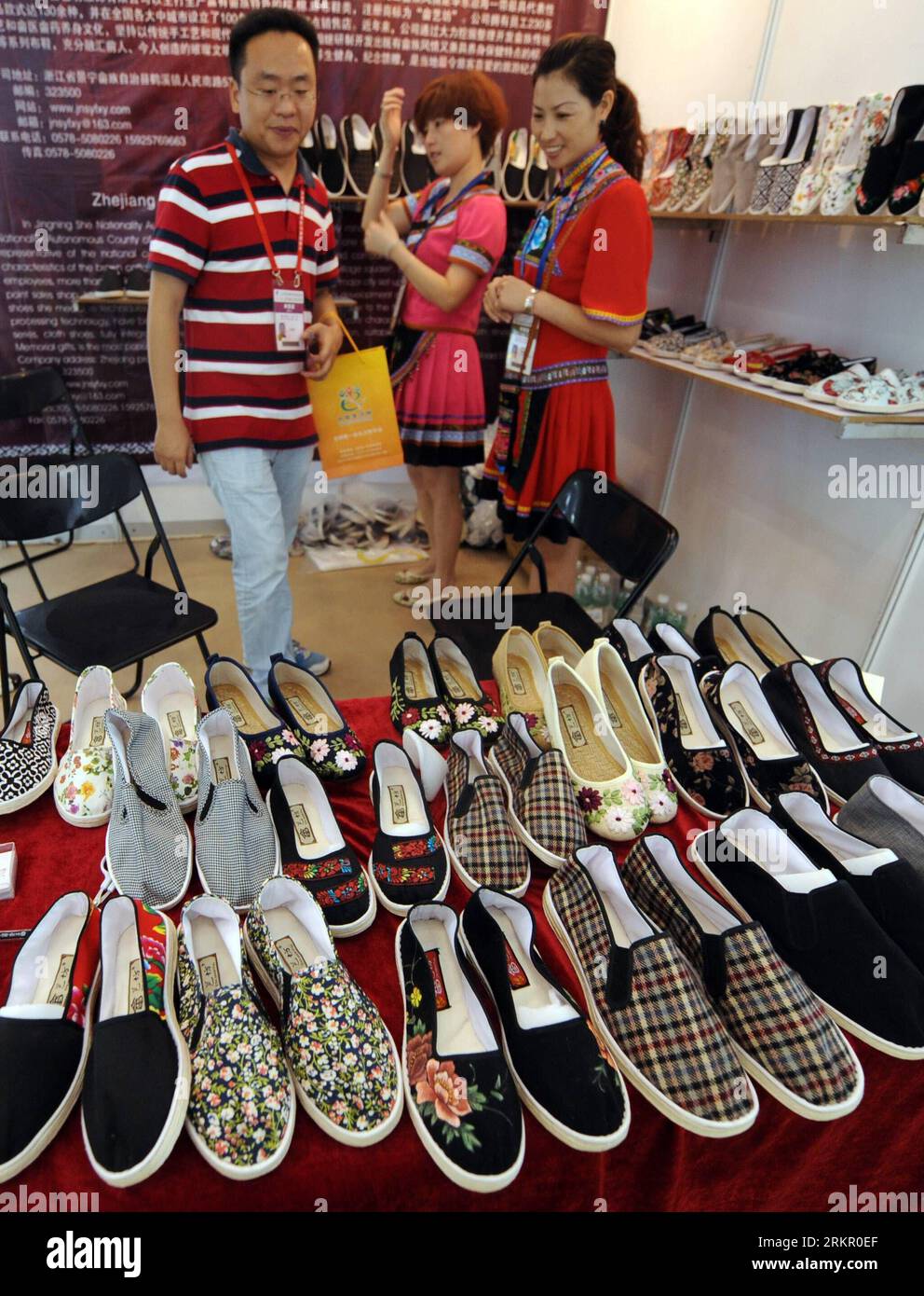 Consumer patterns hi-res stock photography and images - Alamy