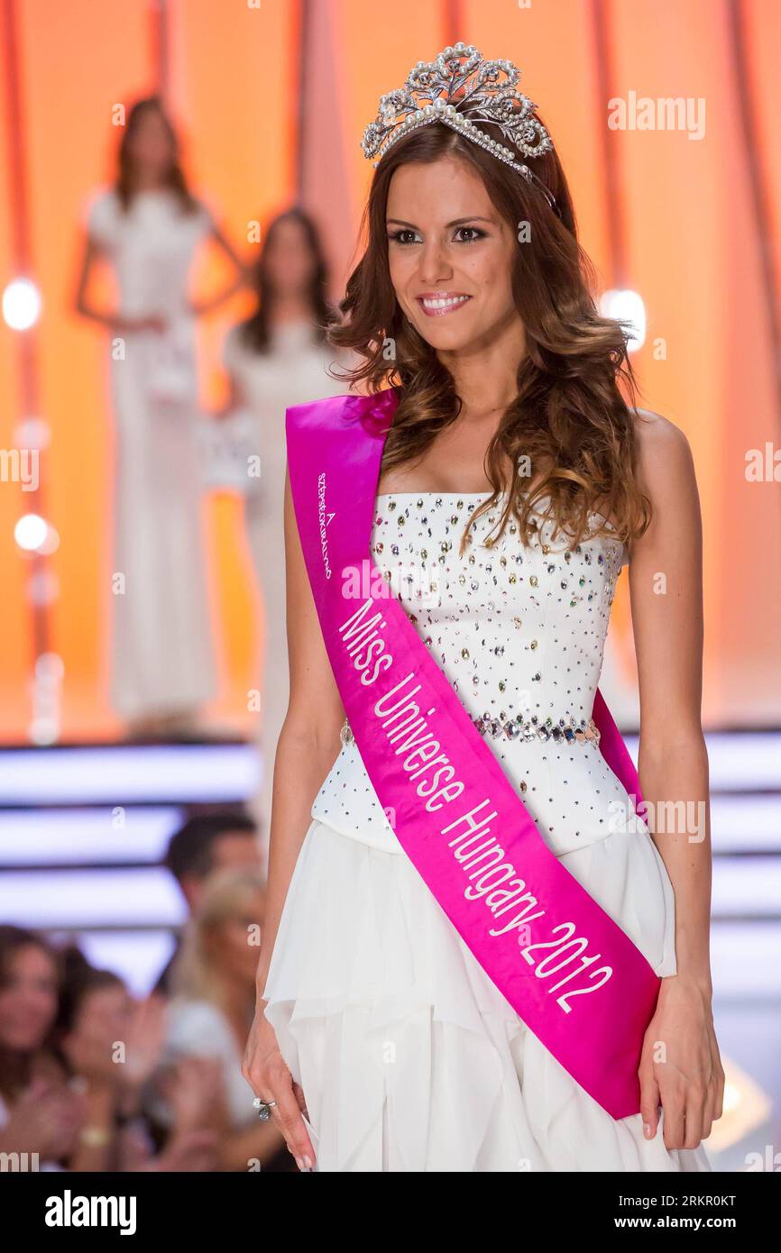 Beauty queen contest hi-res stock photography and images - Alamy