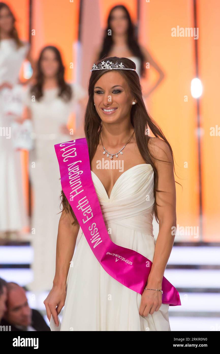 Beauty queen contest hi-res stock photography and images - Alamy