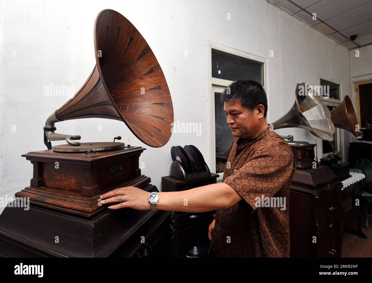 Mophone hi-res stock photography and images - Alamy