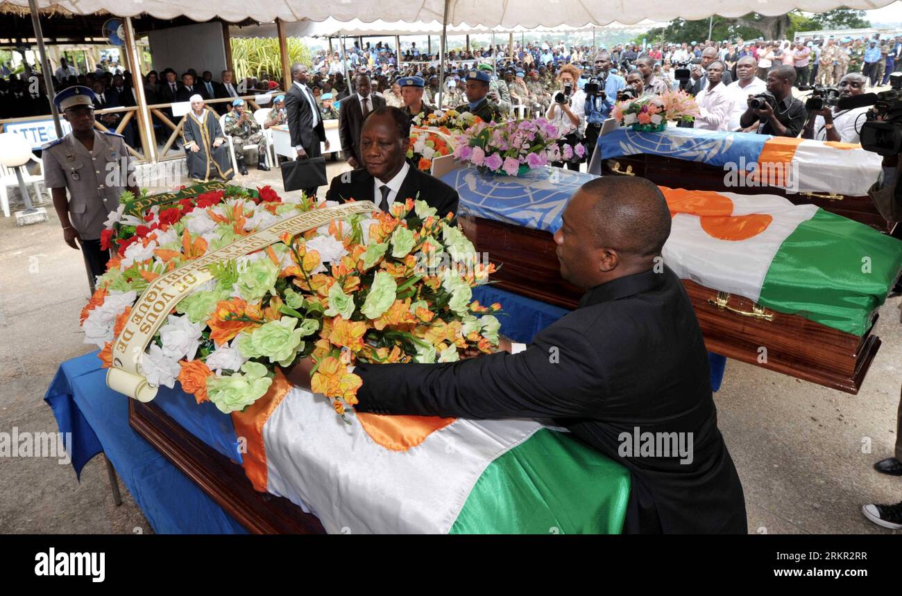 Casket wreath hi-res stock photography and images - Alamy
