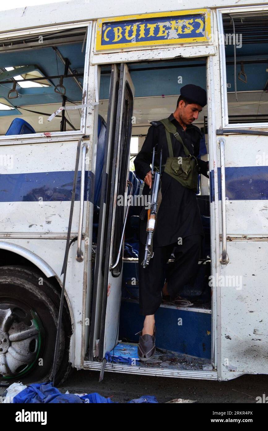 Pakistan school bus hi-res stock photography and images - Alamy