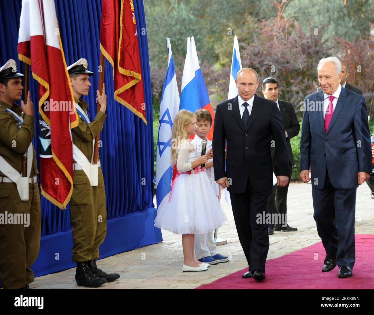 Russian president vladimir putin walk hi-res stock photography and ...