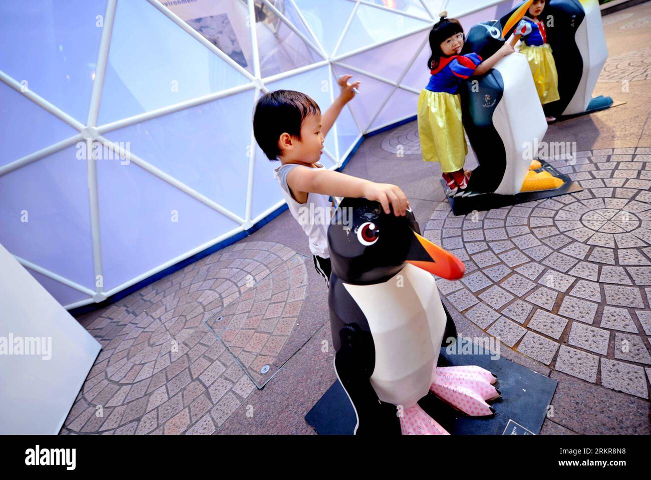 Penguin models hi-res stock photography and images - Alamy