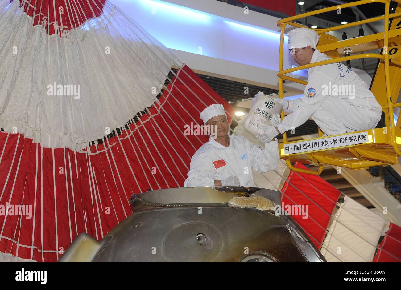 Re entry capsule hi-res stock photography and images - Alamy