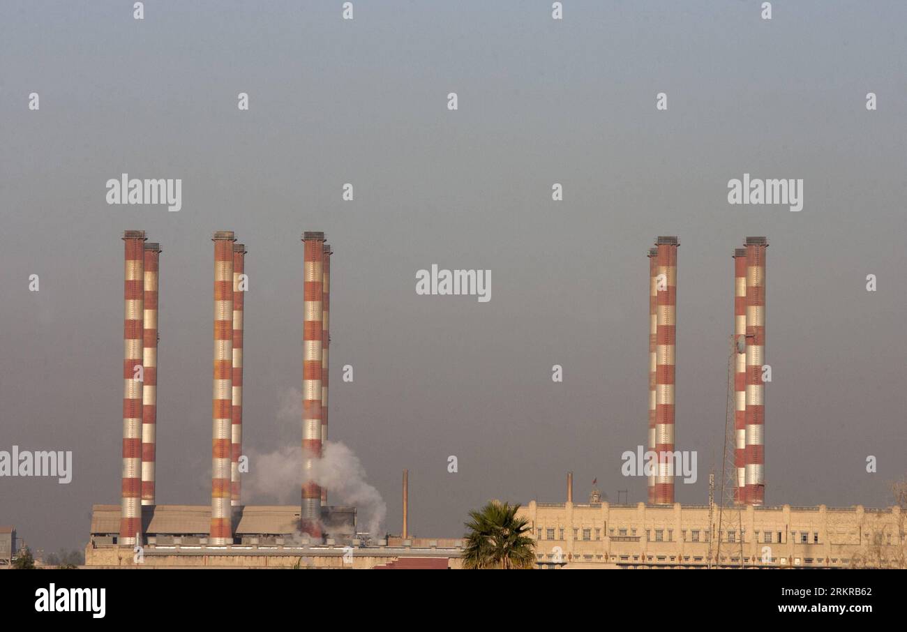 Iran oil refinery hi-res stock photography and images - Alamy