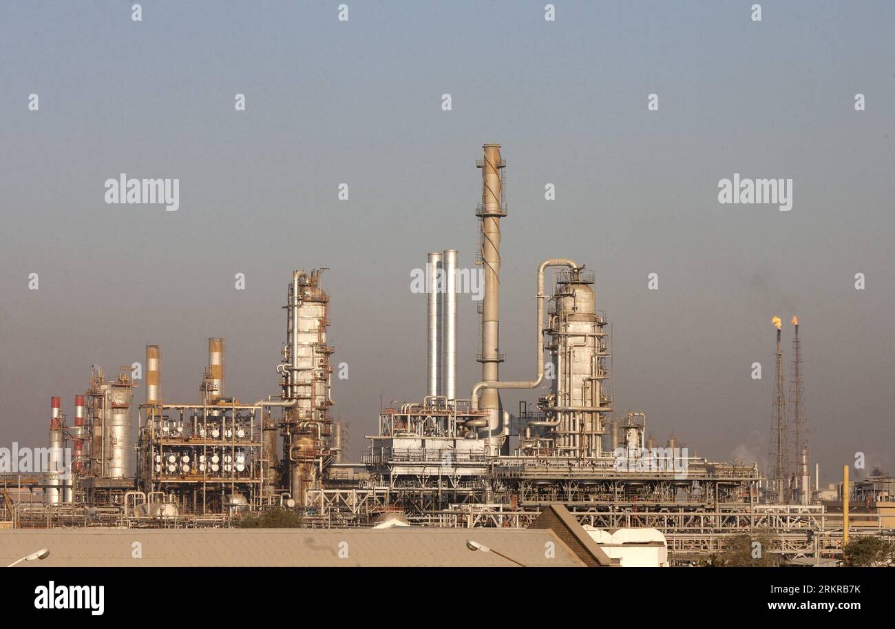 Iran oil refinery hi-res stock photography and images - Alamy