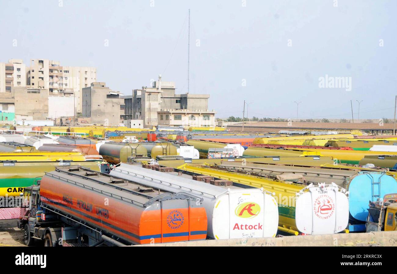 Oil tankers pakistan hi-res stock photography and images - Alamy