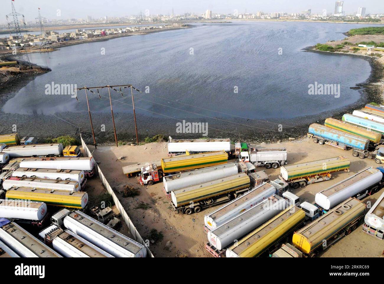 Oil tankers pakistan hi-res stock photography and images - Alamy