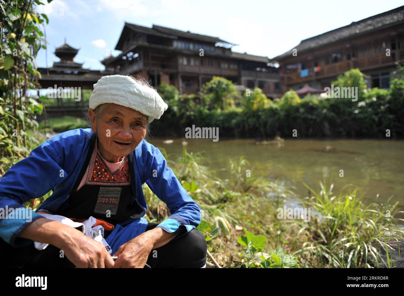 Hew houses hi-res stock photography and images - Alamy